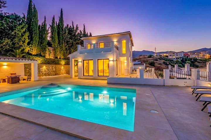 Walmo Villa Escape Pool, Views, Parking & Bbq - Costa del Sol