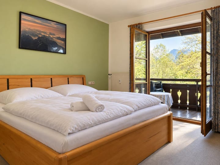 Alpine Retreat Near Garmisch | Balcony & Parking - Farchant