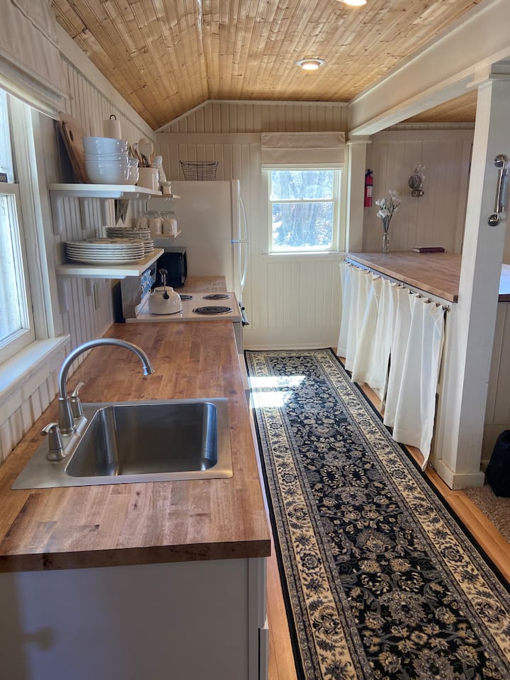 Emma's Cottage
Newly Renovated! - Nauvoo, IL