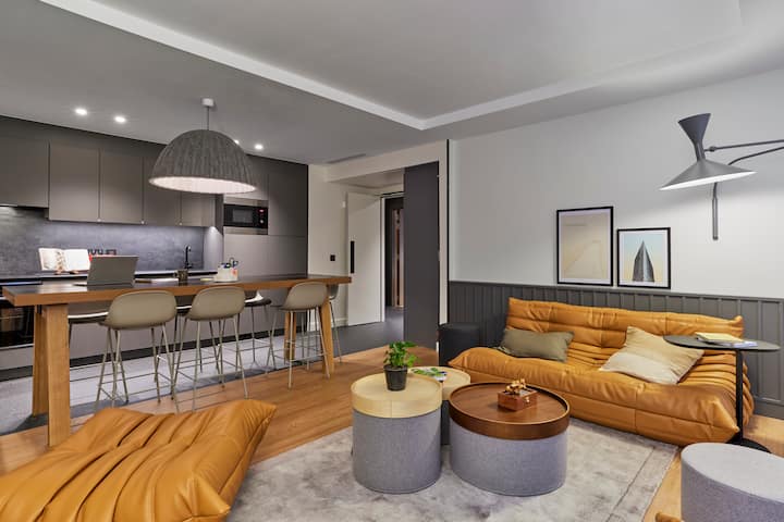 Apartment With Four Bedrooms - London