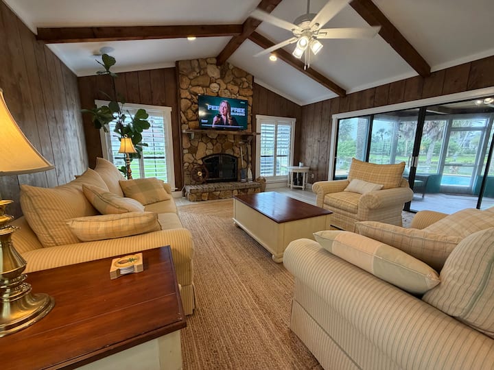 Coastal Retreat, Private Pool, Dock, Beach Access - Flagler Beach, FL
