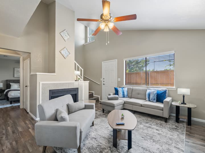 3bd Townhome Near At&t Stadium | Community Pool - Arlington, TX