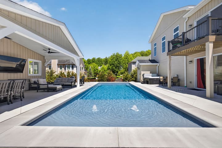 Amazing Home W/ Basketball Gym/outdoor Pool - Bloomington, IN