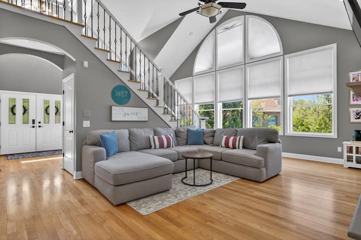 Amazing Home W/ Basketball Gym/outdoor Pool - Bloomington, IN