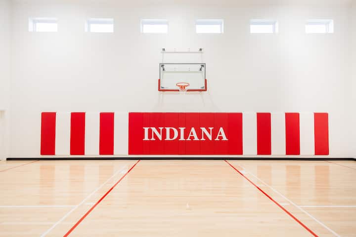 Amazing Home With Indoor Basketball Court Near Iu - Bloomington, IN
