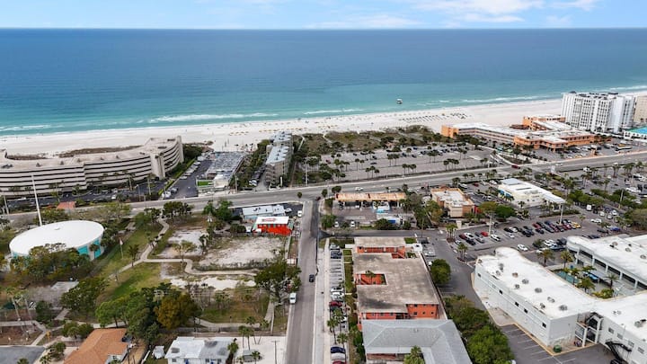 Steps To St Pete Beach | Pool + Shops & Dining - St. Pete Beach