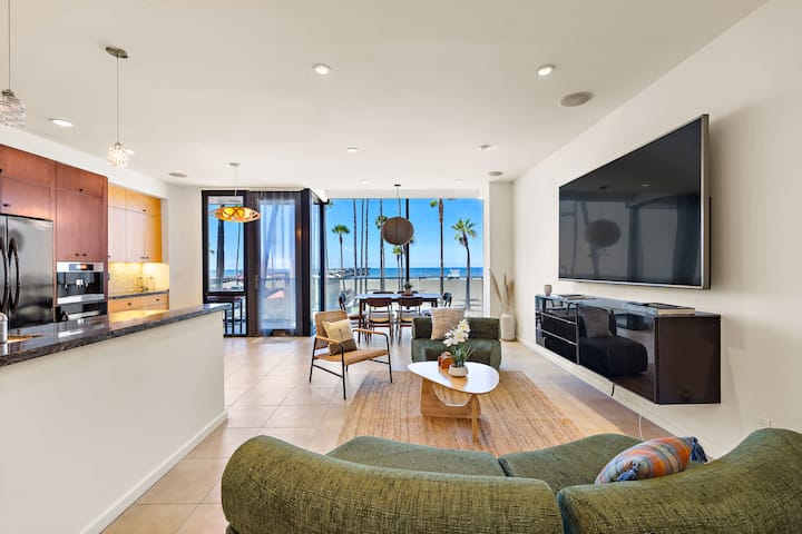 Elegant 3br Oceanfront Escape | Multilevel Home - Santa Monica, CA