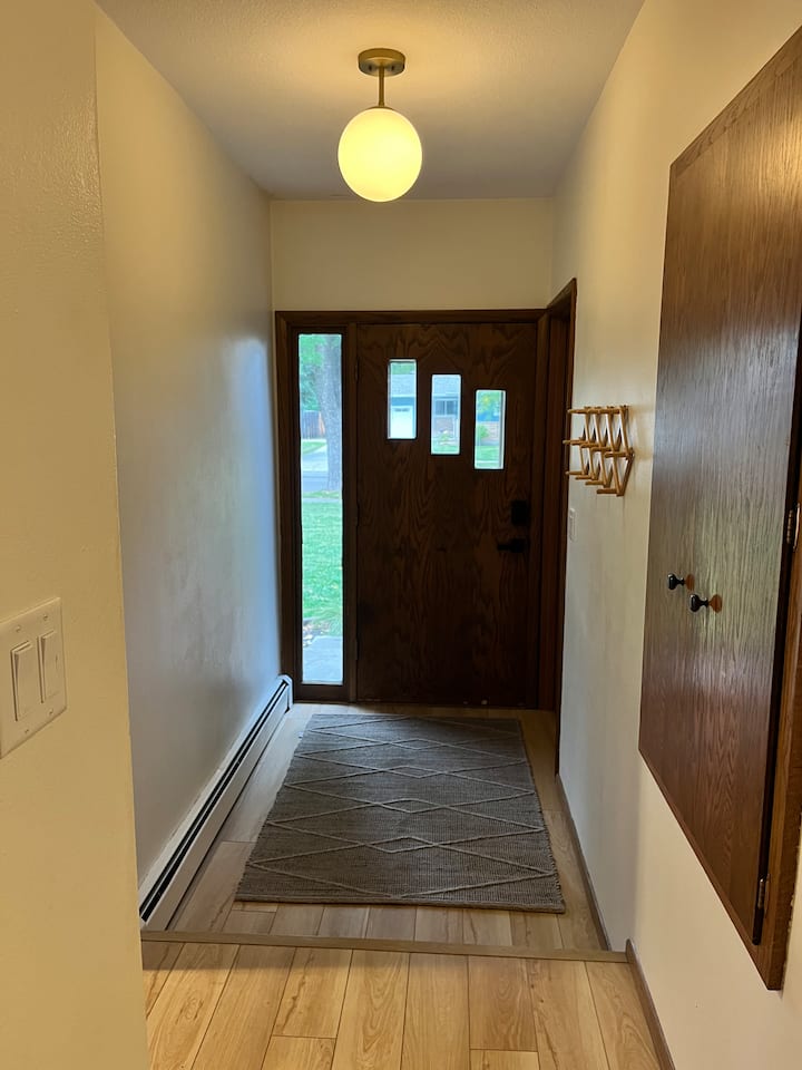 Cozy Home Near Downtown Fargo - Fargo, ND