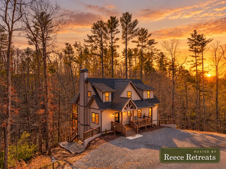 King Suite + Deck Dining | Private Creek Trail - Ellijay, GA