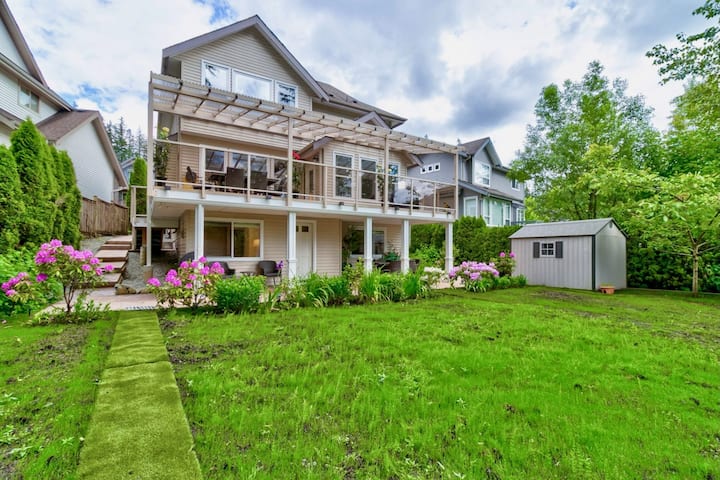 4-bed Guest Suite: Comfort, Convenience & Nature - Port Moody