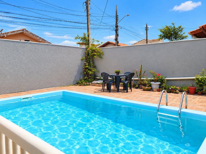 Casa Com Piscina, 3 Quartos Espaço Amplo - Florianópolis