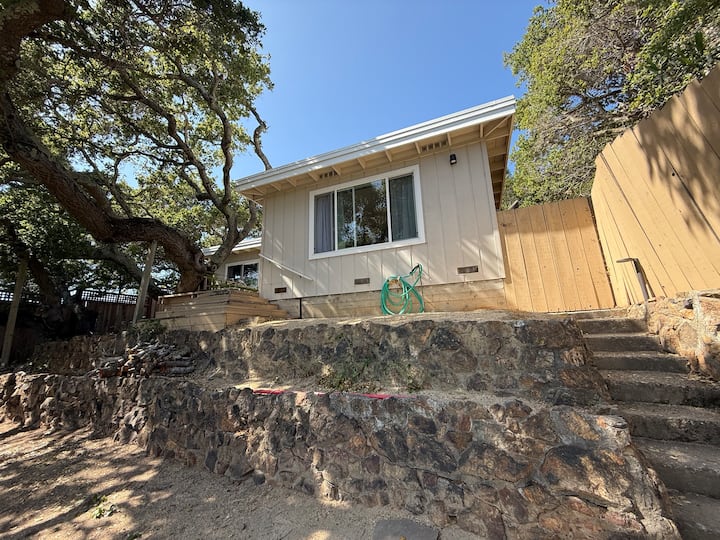 2 Bedroom Treehouse Cottage - San Mateo, CA
