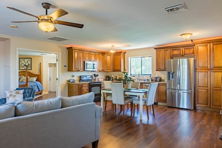 Second Story Suite W/ Balcony - Queen Creek, AZ