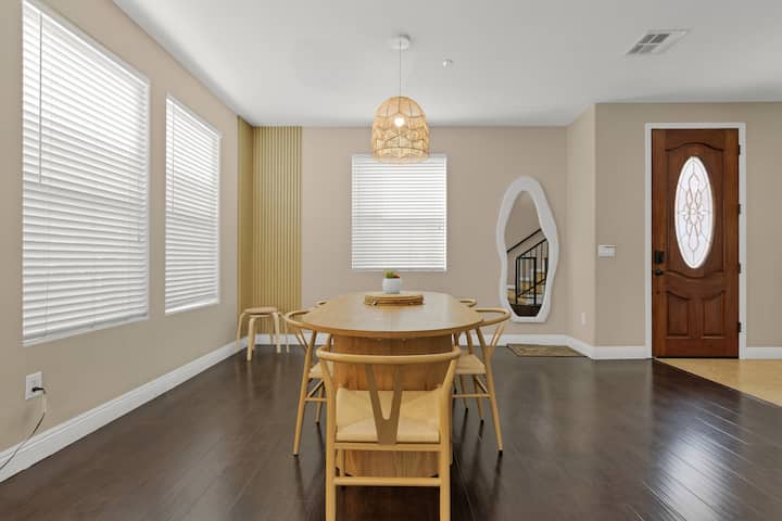 3 Townhouses | Sleeps 33 | 17 Beds | 9br/7.5ba - Pasadena, CA