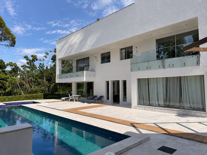Casa Dedo De Deus | Piscina + Hidro | 4 Suítes - Teresópolis