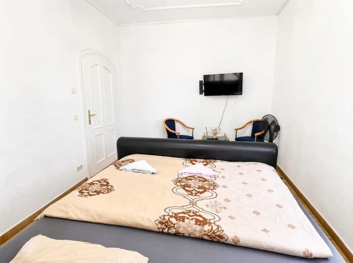 Stylish 10-bedroom Villa | Free Wi-fi & Lounge - Wenen