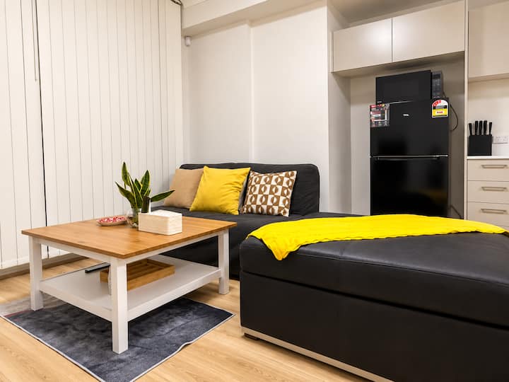 Modern 2br Apartment With Free Parking - Castle Hill