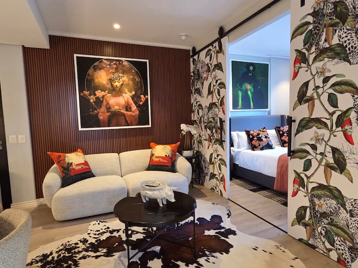Luxury 4 Sleeper In Perfect Building - Camps Bay