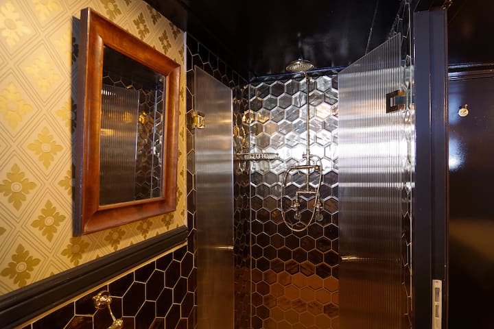 Room 5: Golden Zebra Cabin - Ship Room With Sauna - Amsterdam