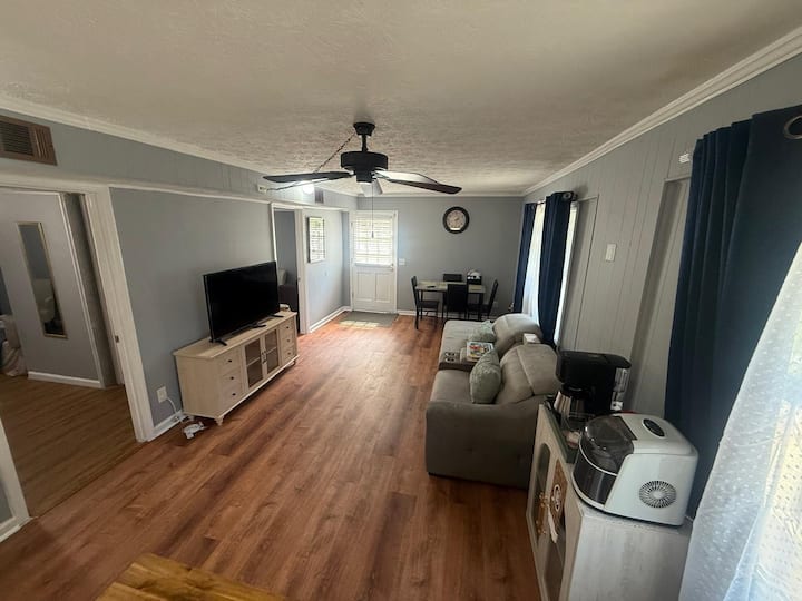 2 Bed Room 3 Person. Full Kitchen. Privet Space. - Stone Mountain, GA