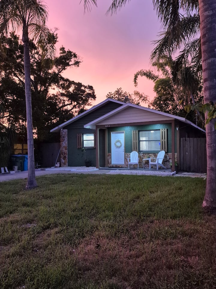 Almosta Beach House - Clearwater, FL
