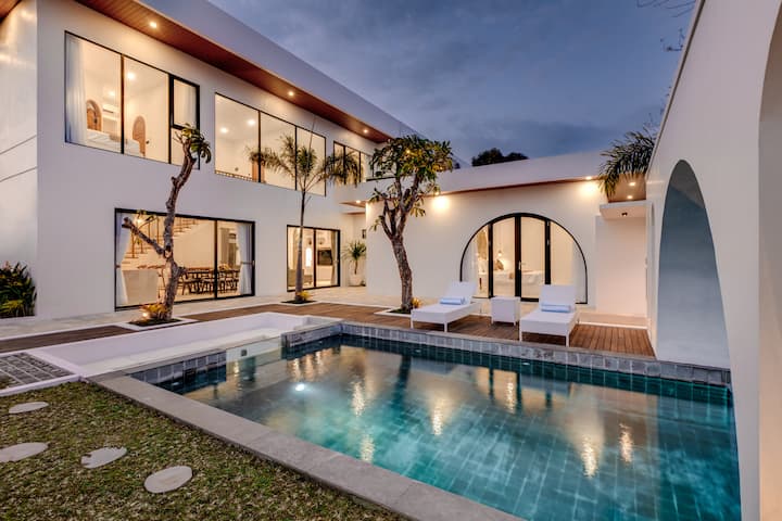 Samanea Hills Bali, Spacious 3 Br Luxury Villa - Indonesia