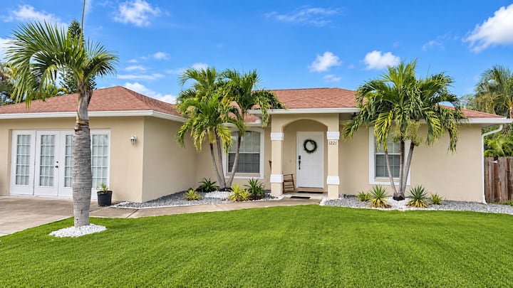 Naples Coastal Retreat | 5 Min To The Beach - Naples