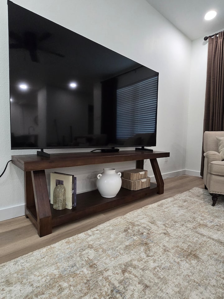 Charming Aggieland Retreat | Sleeps 6 | 4mi To A&m - College Station, TX