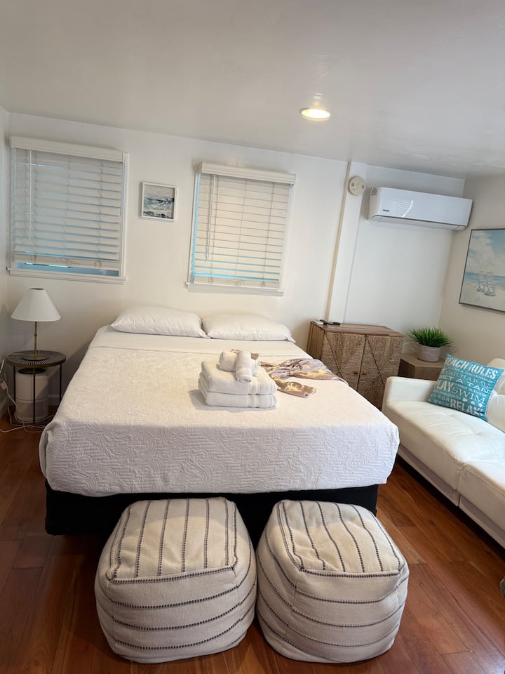 A Cute, Charming Studio Couple Blocks From Ocean? - Hermosa Beach, CA