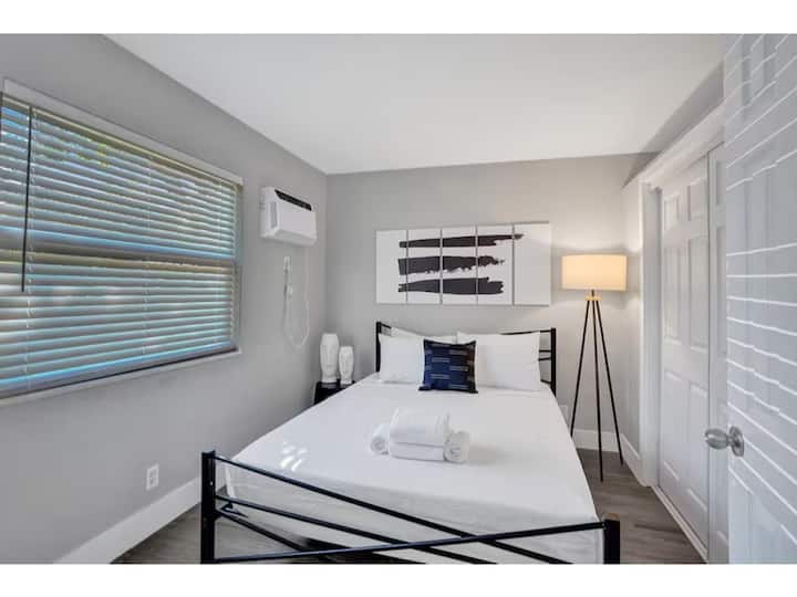 Bright 1br + Pool | 5 Min To Las Olas, Ftl - Dania Beach, FL