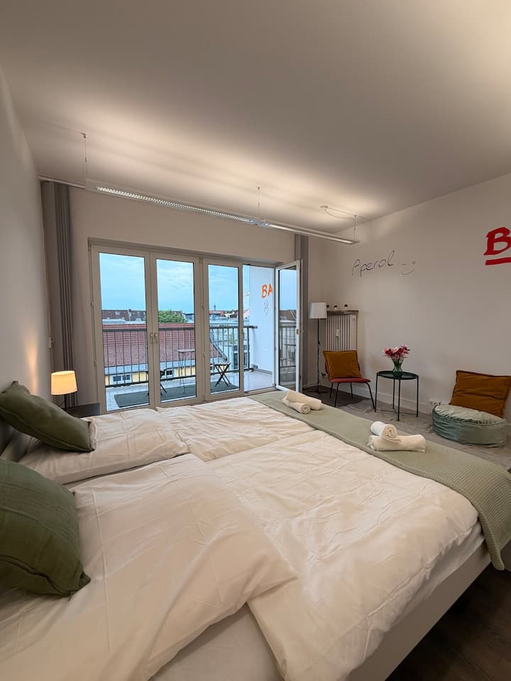 2 Min. Hbf · 9 Schlafzimmer · Balkon · Parkplatz - München