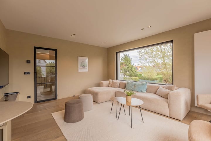 Villa Hélène · 6 Bedrooms · 2 Kitchens · 12p - De Panne