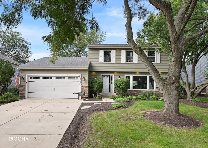 3br | Work Spaces | Fenced Yard | Game Room | Pool - Naperville, IL