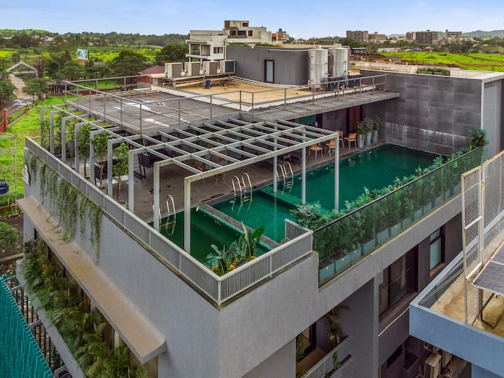 Villa Pool, Jacuzzi & Mountain View - Igatpuri