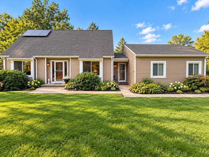 Charming 3br Home-centrally Located In Bloomfield - Bloomfield, CT