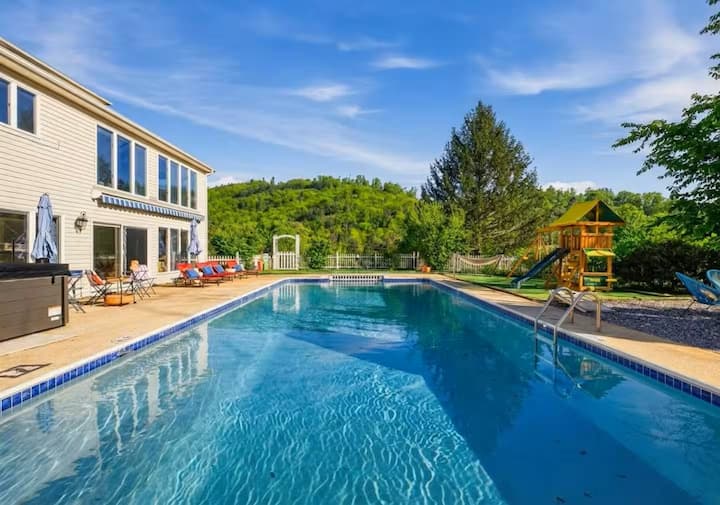 Mountain Views | Pool + Hot Tub + Sauna +Sleeps 20 - Asheville, NC