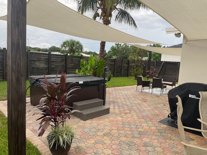 Sunny House
Cozy Atmosphere For A Perfect Vacation - Delray Beach, FL