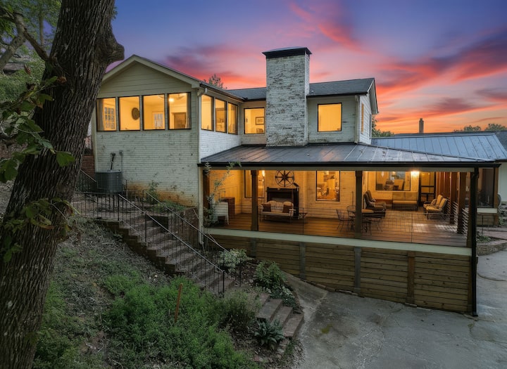 Lakefront Family Escape | Dock, Fire Pit & More - Flowery Branch, GA