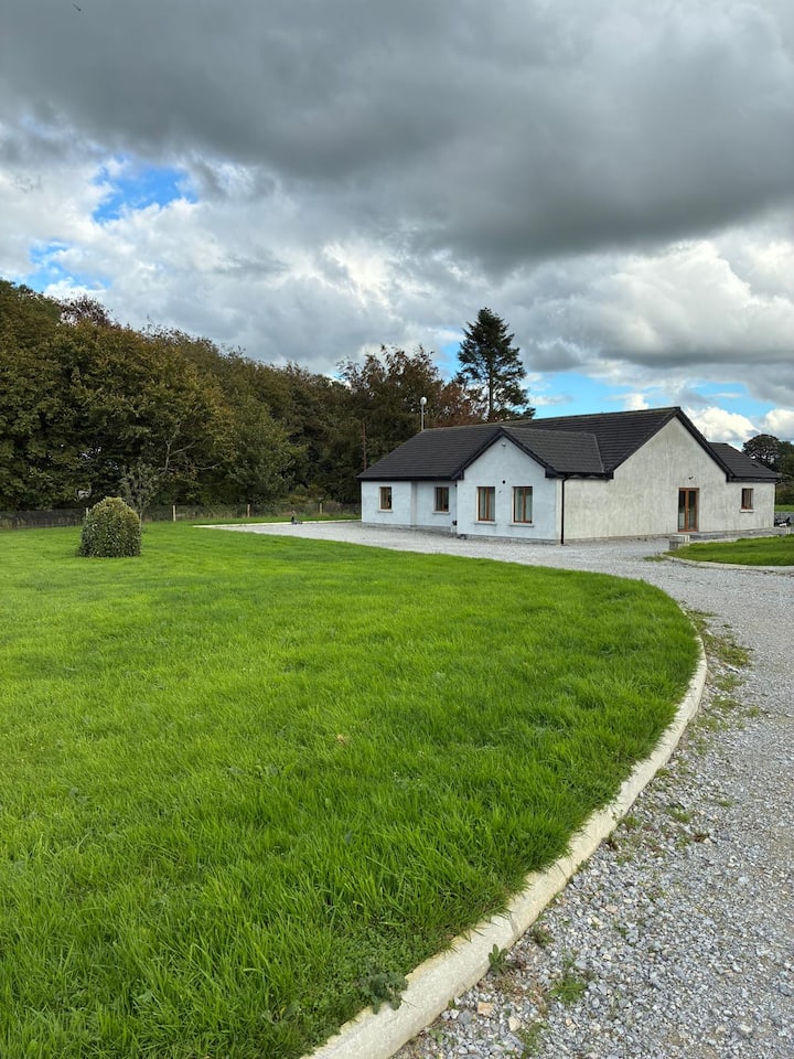 8 Bedroom Compound, House 4 Beds, Apartment 4 Bed - Birr