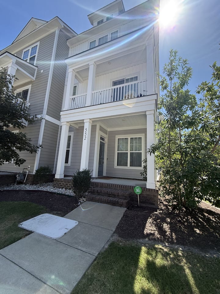 4br/3.5ba Beach Townhome | Utilities Included - Virginia Beach, VA