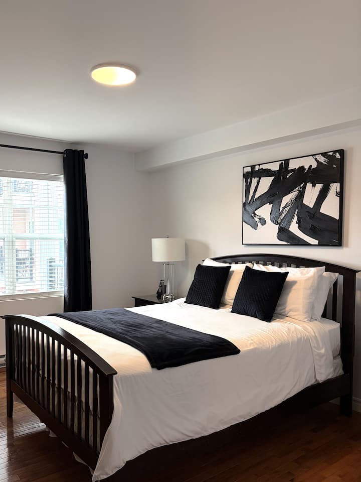 Bright & Spacious 2-bedroom Getaway - Fredericton