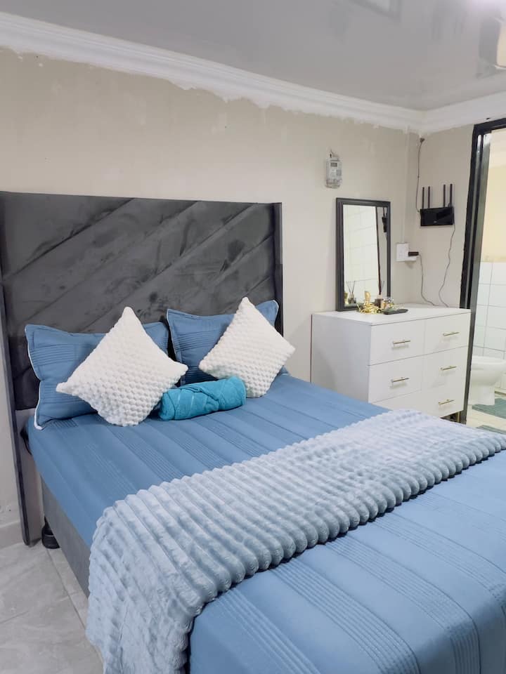 Cozy Private Bachelor Retreat - Centurion
