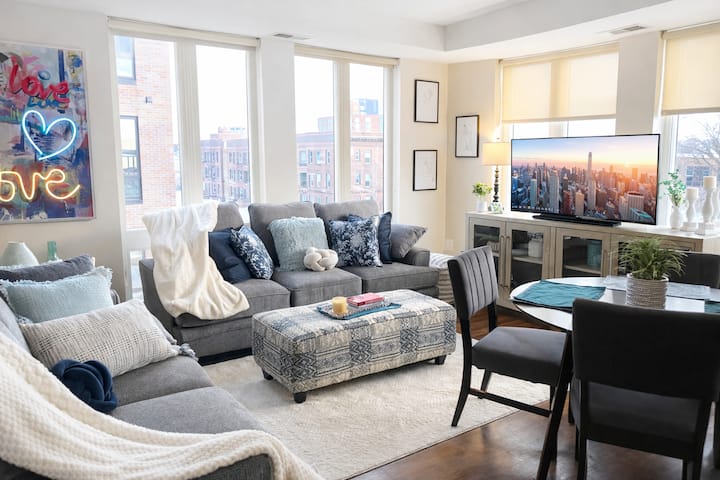 The Elysian | Comfortable Minneapolis Getaway - Minneapolis, MN