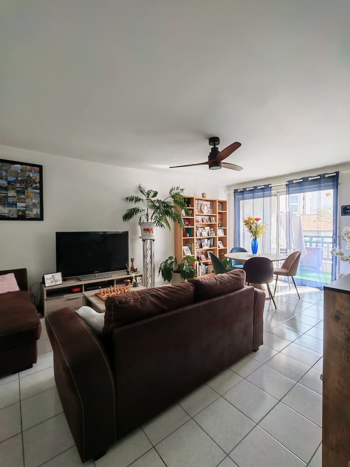 Joli 2 Pièces  Balcon, Parking Privé, Ascenseur - Bayonne