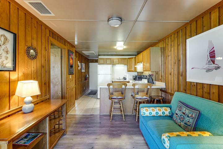 Pool, Dock & Lake Access: 'Happy Hour Hideaway' - Clermont, FL