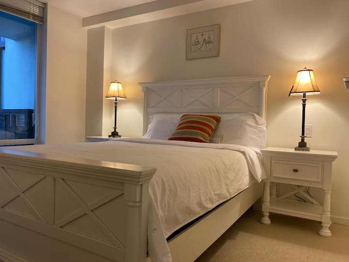 Near Center 1b1b Apartment With Pool And Gym - Richmond, Canadá