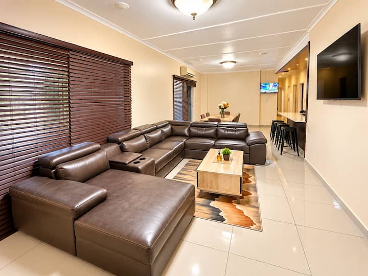 Cape Town Family Home | 4br | Pool | Sleeps 9 - Goodwood