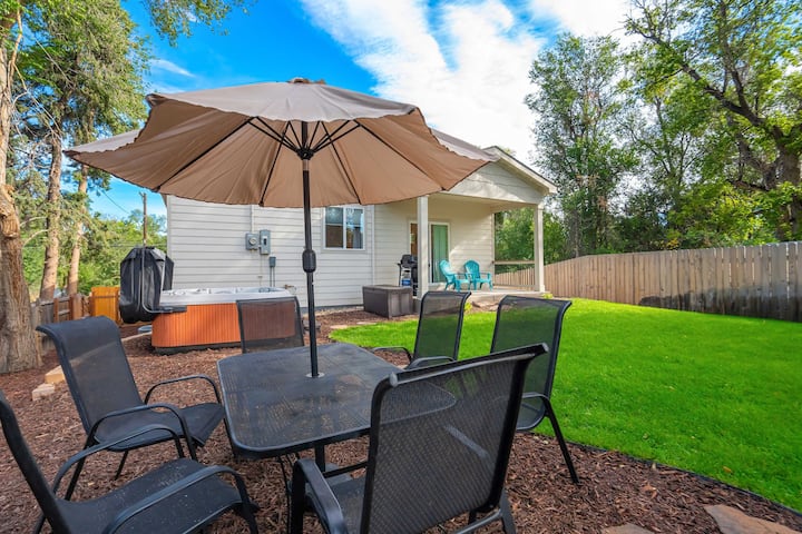Golden Grove! Large Yard W/ Hot Tub Near Downtown - Colorado Springs