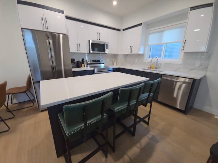 New 3br Main Home | Riverdale | Pets Ok - Edmonton, Canada