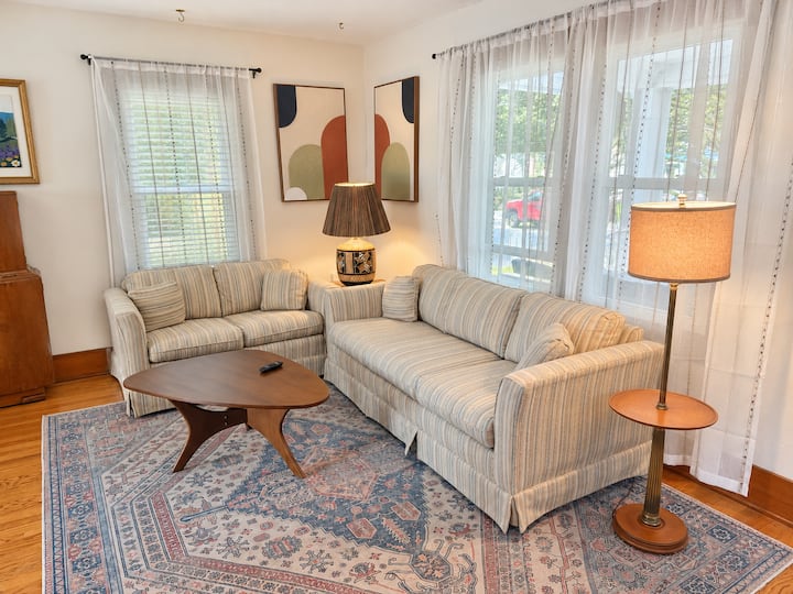 Cozy 2br Near Hospitals, Capitol & Msu - King Bed - East Lansing, MI